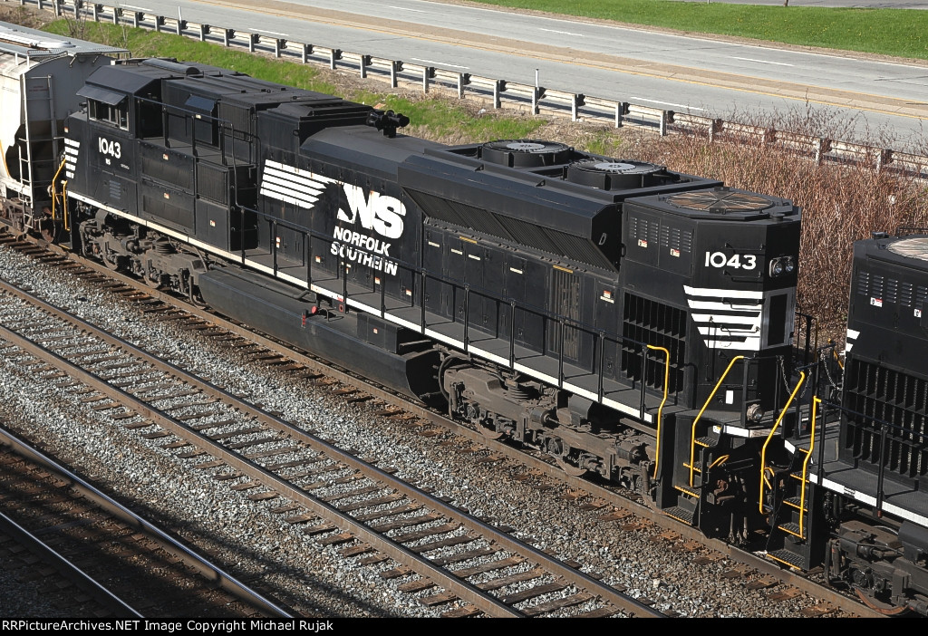 NS 1043